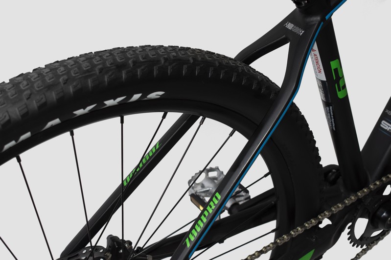 BICICLETA SLP MTB 700 PRO R29 T17 NEGRO CELESTE - SLP BICICLETAS - Megatone