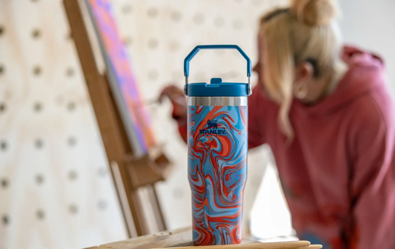 Botella Stanley Flip Straw Tumbler 887Ml - Pool Swirl - STANLEY JARRAS ...